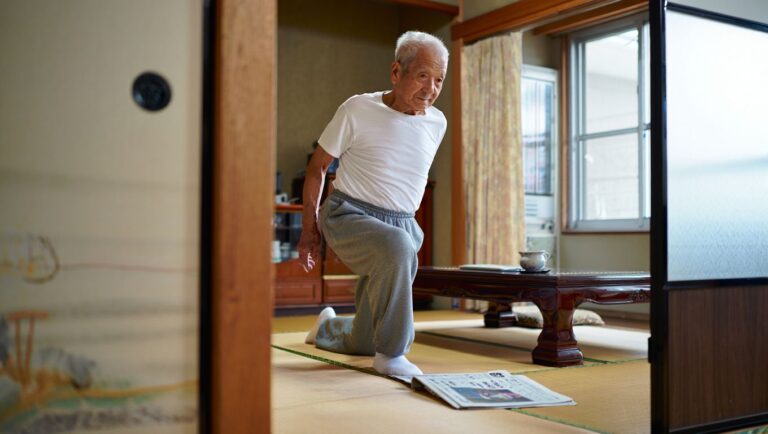 68歳なのに足腰は40代並み：彼が毎日欠かさずやっている1分間の運動 - APF