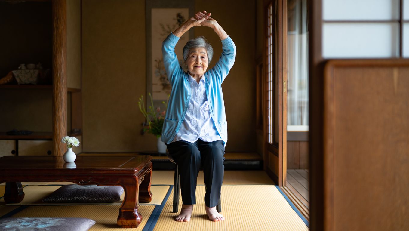 80歳なのに筋肉量は60歳並み：彼女が毎日続けている5分の運動 - APF